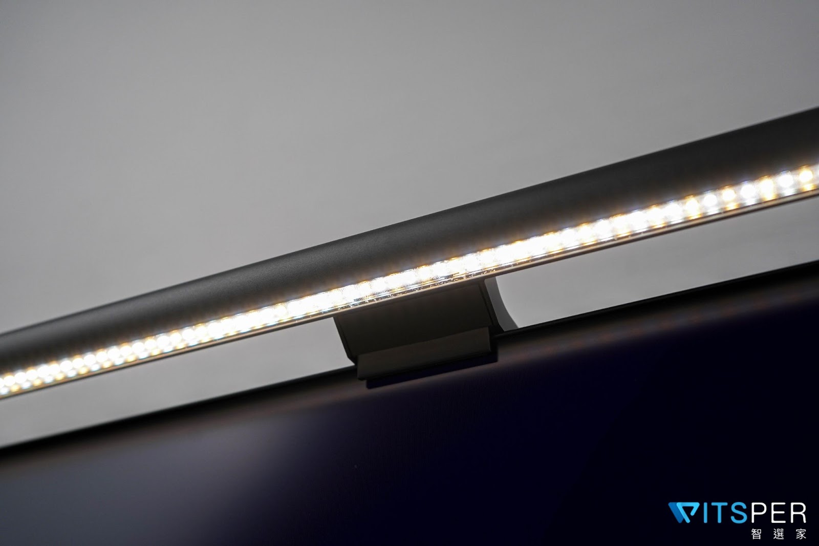 照亮你的視界！Elesense Uni-Light E1129 智慧螢幕掛燈開箱